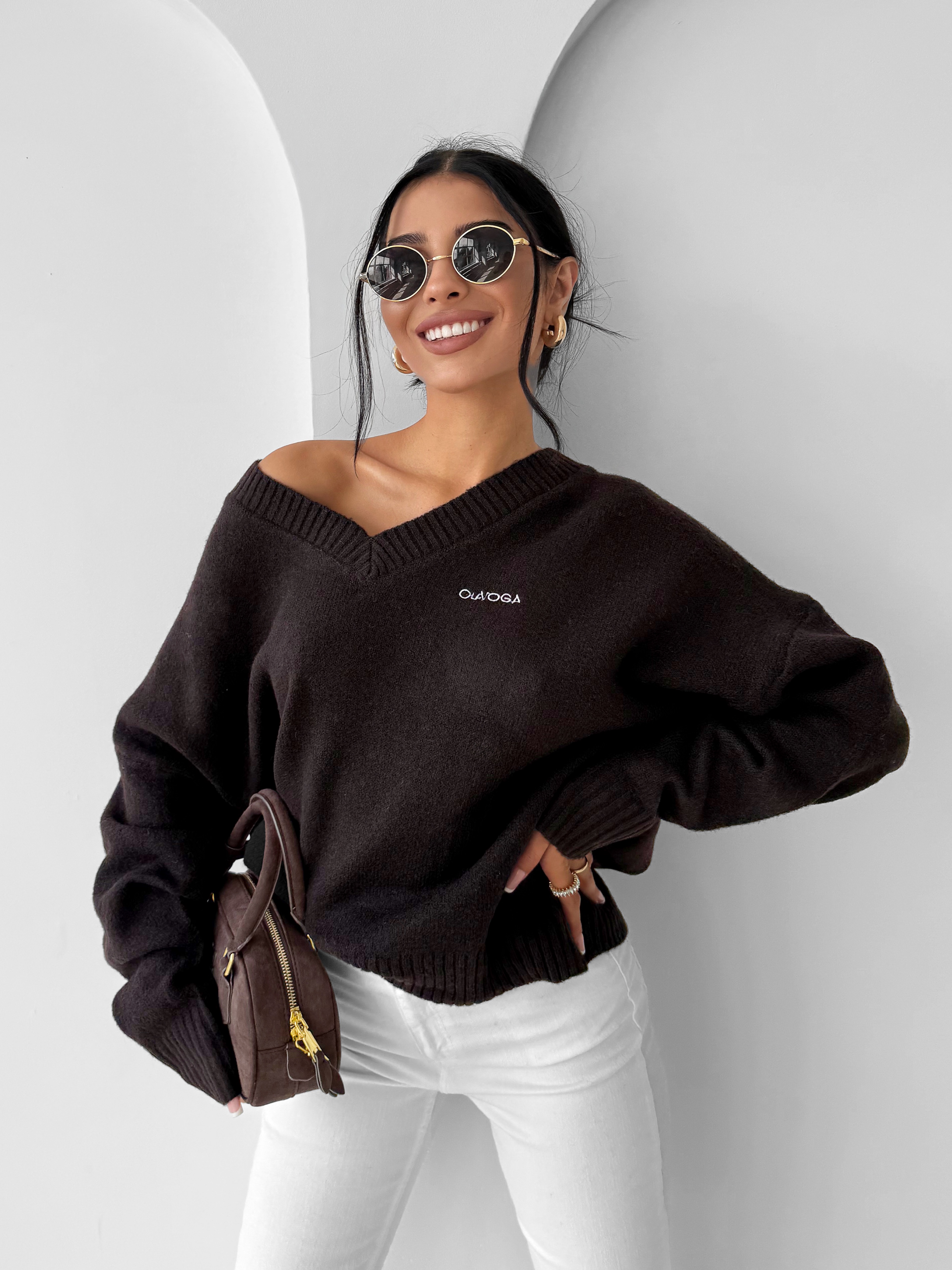 Sweter damski OLAVOGA ZOTO 2025 brązowy - maWer Fashion